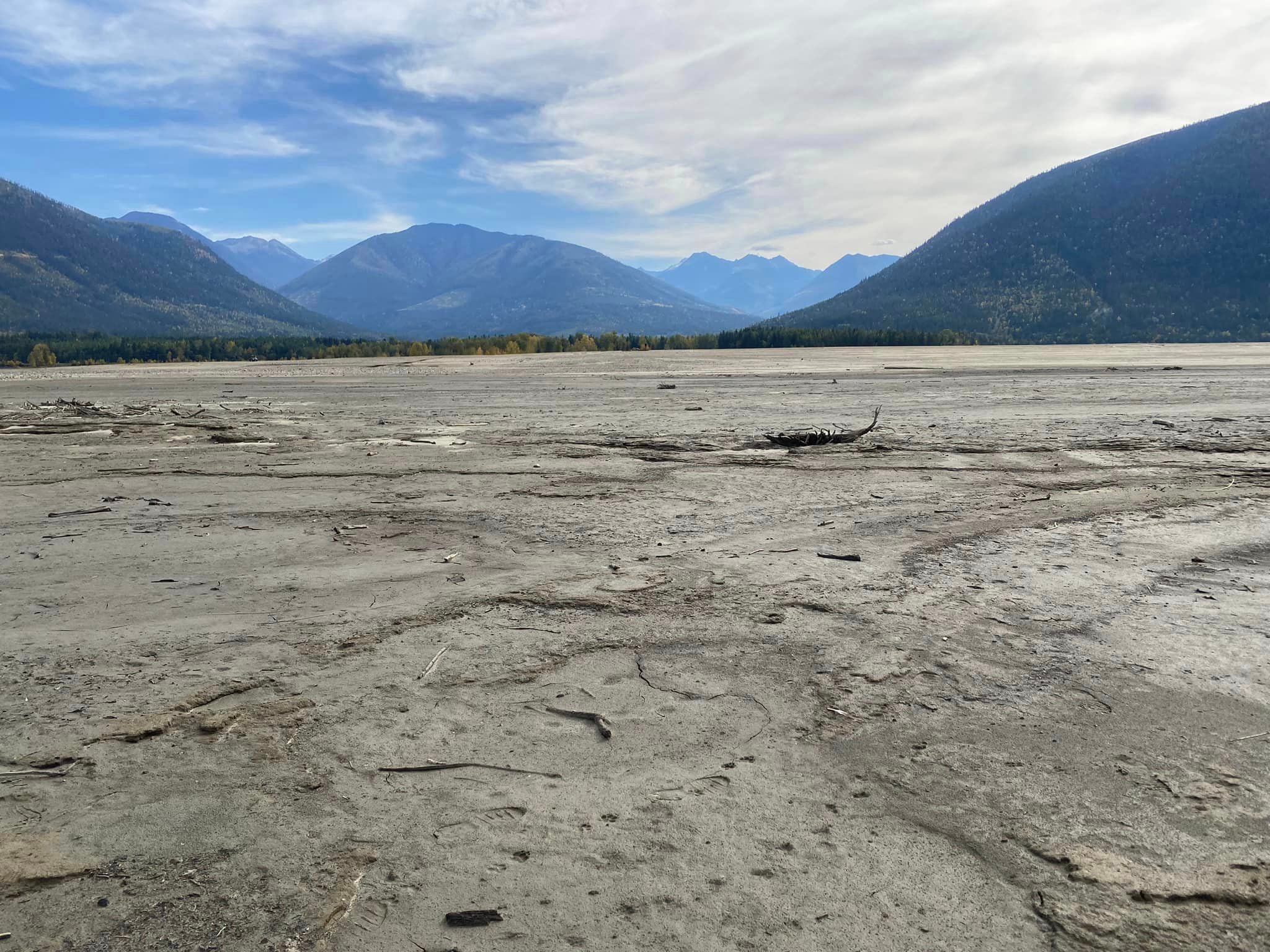 Interior Locals Want to ‘Slow the Flow’ of BC Water to the US as Reservoir Dries Up - THE SKEENA